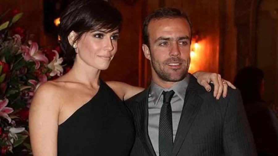Deborah Secco relata como é sua relação com o ex-marido Roger Flores