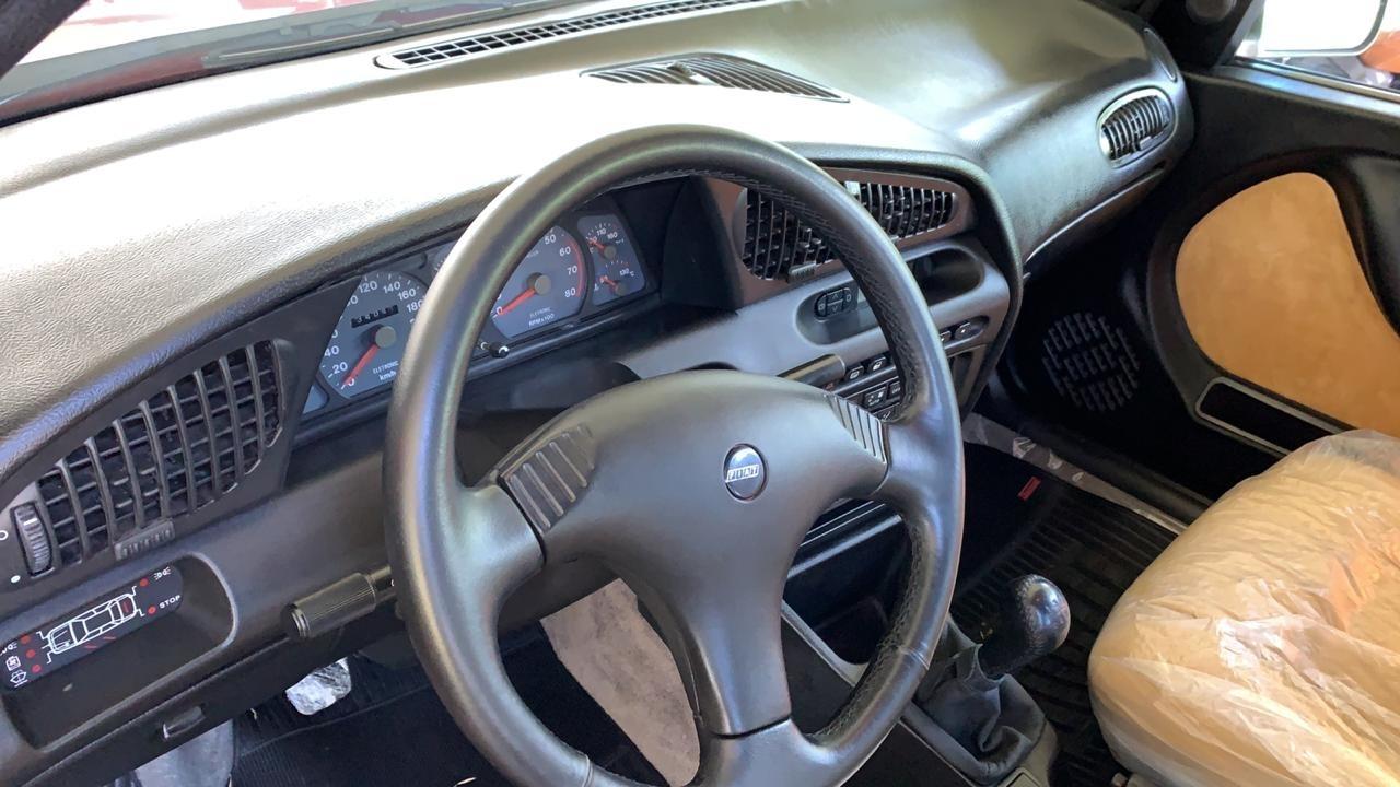 Fiat Tempra Stile 1996 é restaurado e recupera raro interior bege