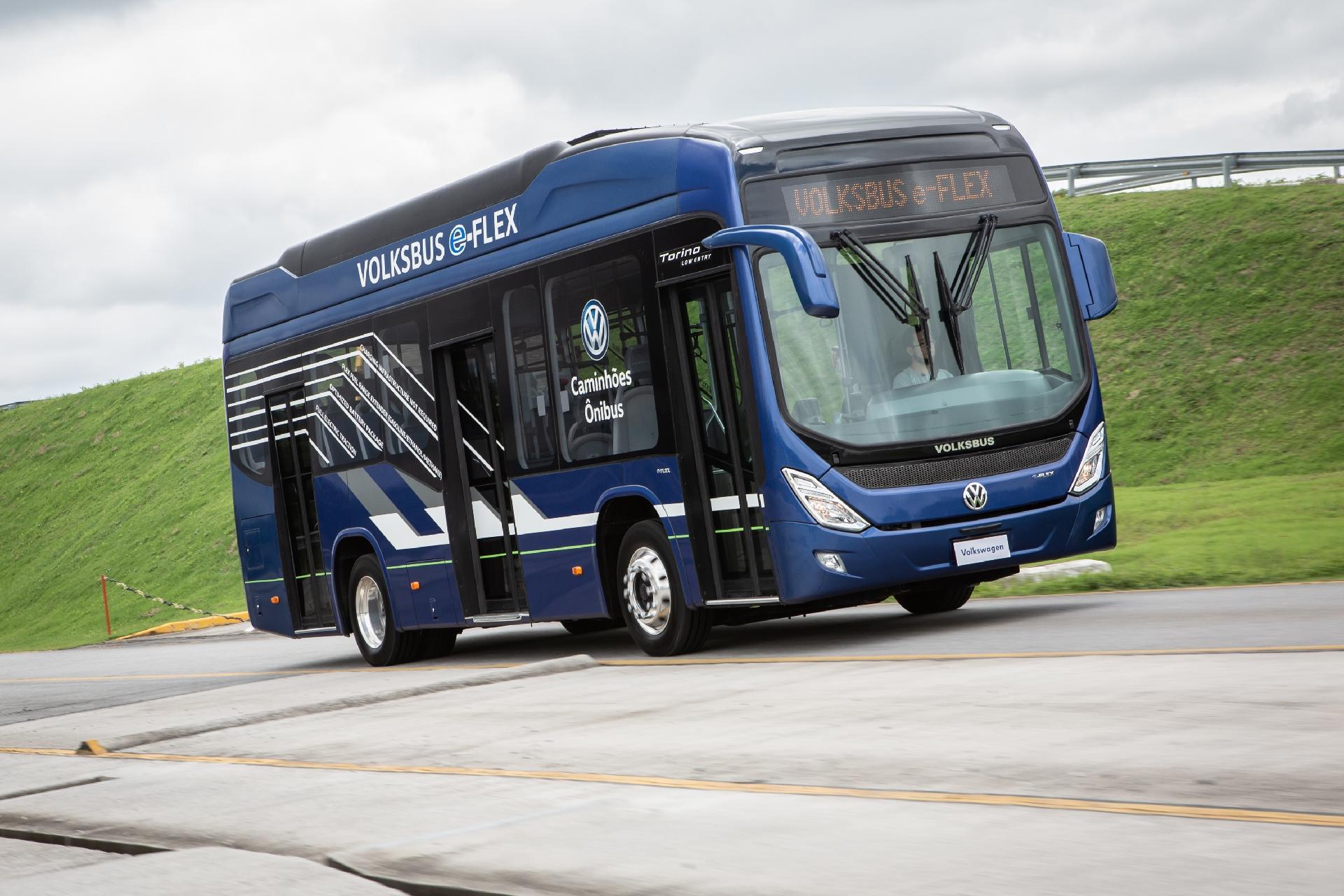 Testamos: ônibus híbrido da VW usa motor de Golf e roda 200 km sem recarga