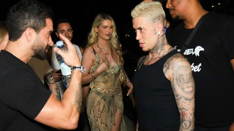 Casal assumido? Yasmin Brunet e MC Daniel chegam juntos em evento