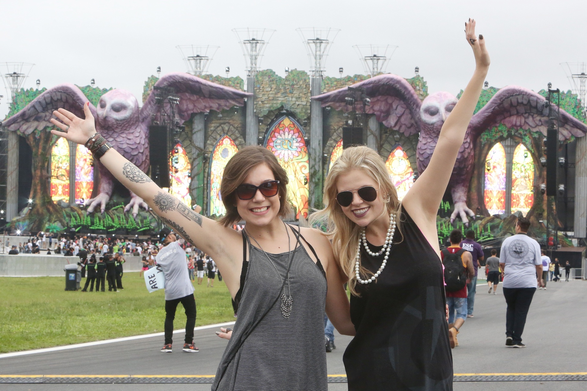 Fotos: Gatas curtem o EDC Brasil - 05/12/2015 - UOL Entretenimento