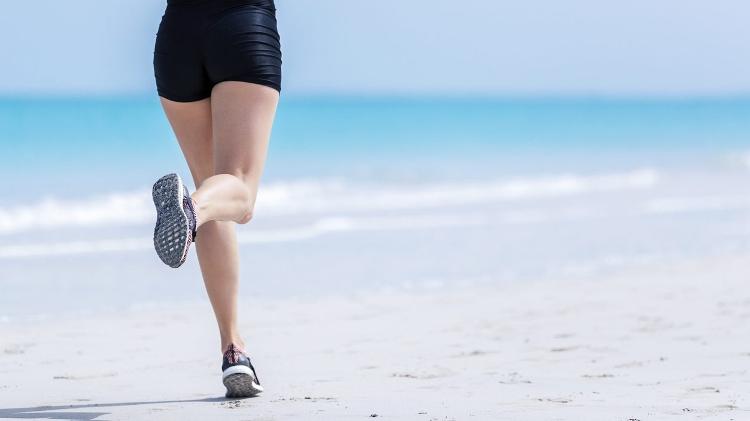 Correr na areia queima mais calorias que no asfalto; veja dicas de ...