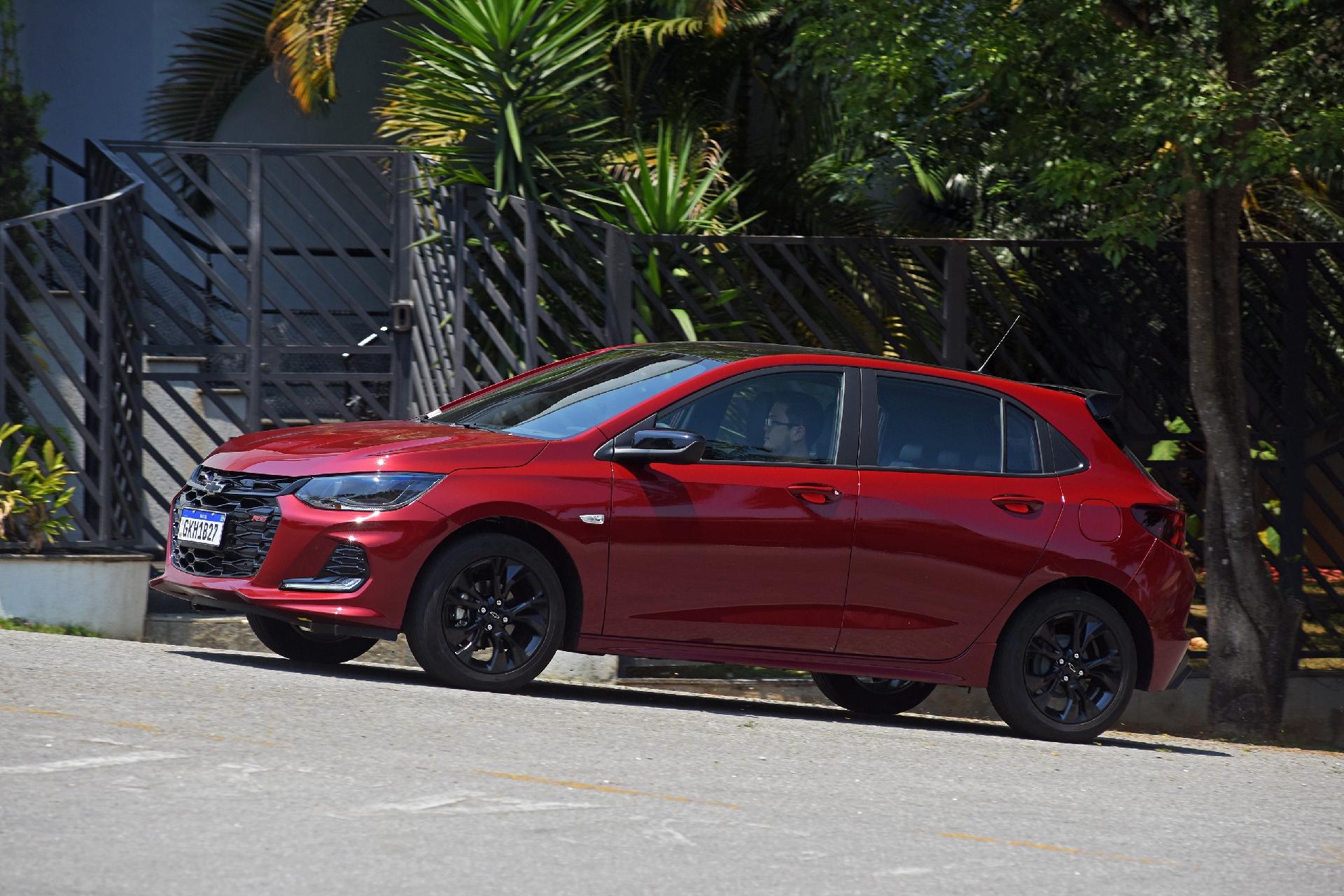 Chevrolet Onix RS: avaliamos a nova versão da linha 2021 do líder de vendas