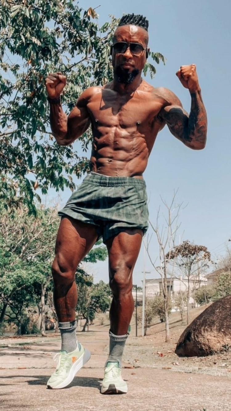 Como Zé Roberto ganhou 6 kg de músculos e mantém corpo definido aos 49 ...