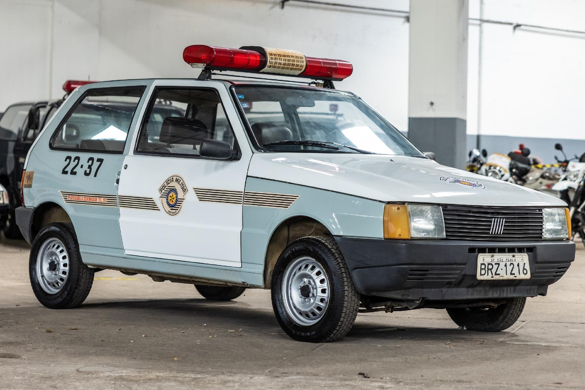 Olha o camburão: PM mantém Veraneio da Rota e último Fusca 'Baratinha'