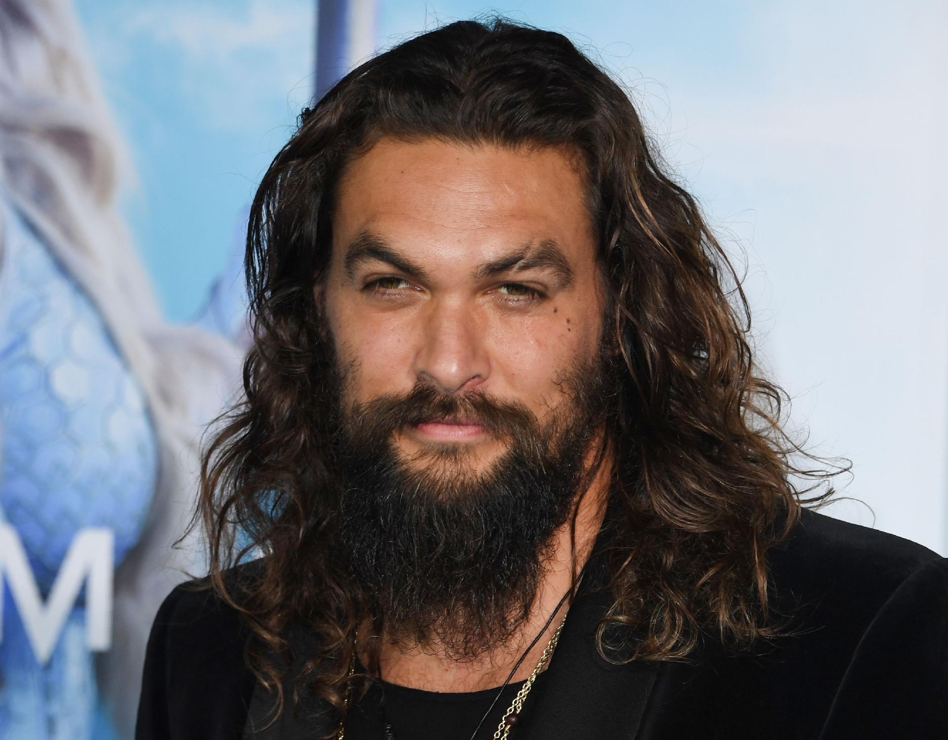 Jason Momoa faz Haka com seus filhos e elenco na estreia de "Aquaman ...