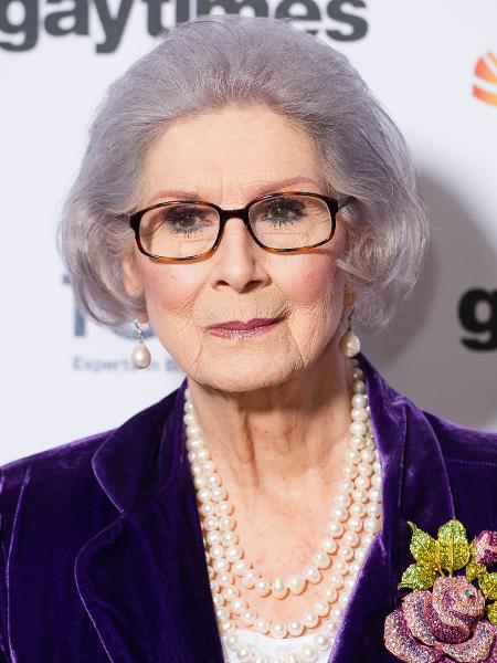 Morre April Ashley, pioneira da luta pelos direitos trans no Reino ...