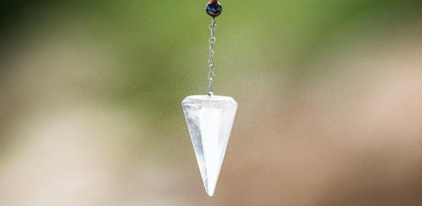 Pêndulo que mede energia: que benefícios traz a radiestesia ao ...