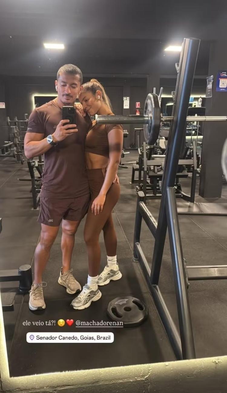 Hariany Almeida pose com Renan Machado, irmão de Anitta