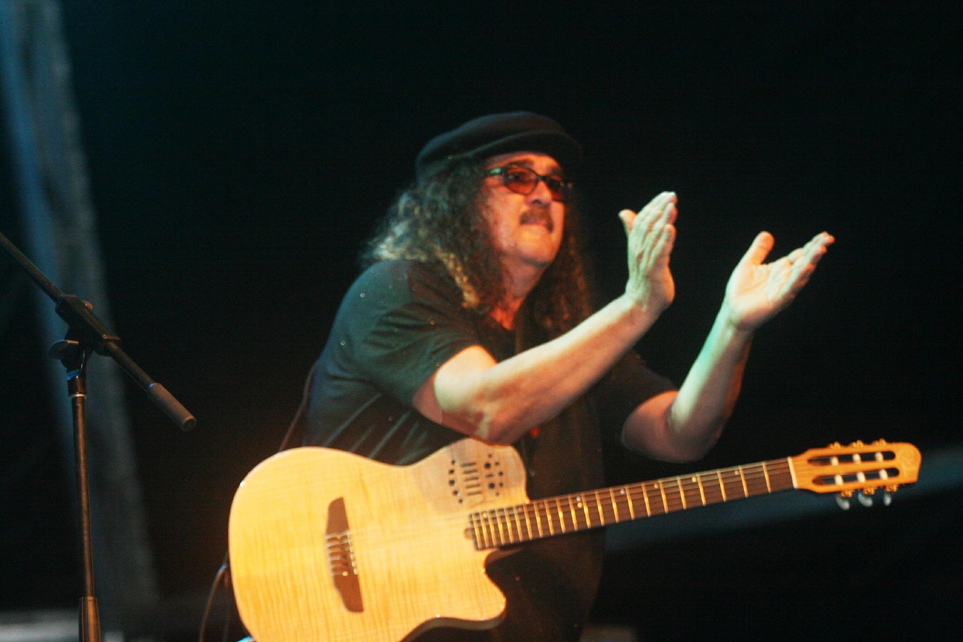 Morre Moraes Moreira, cantor e integrante dos Novos Baianos, aos 72 ...