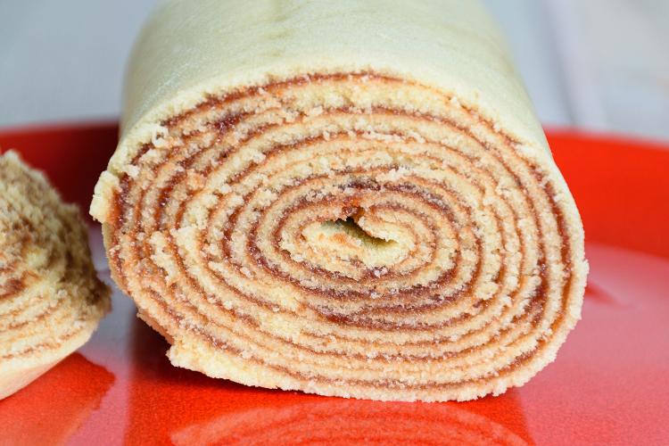 Como fazer bolo de rolo: passo a passo e dicas