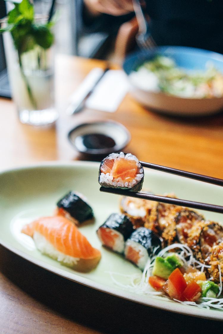Boteco, chef 'particular' e rodízio: formas de curtir comida japonesa