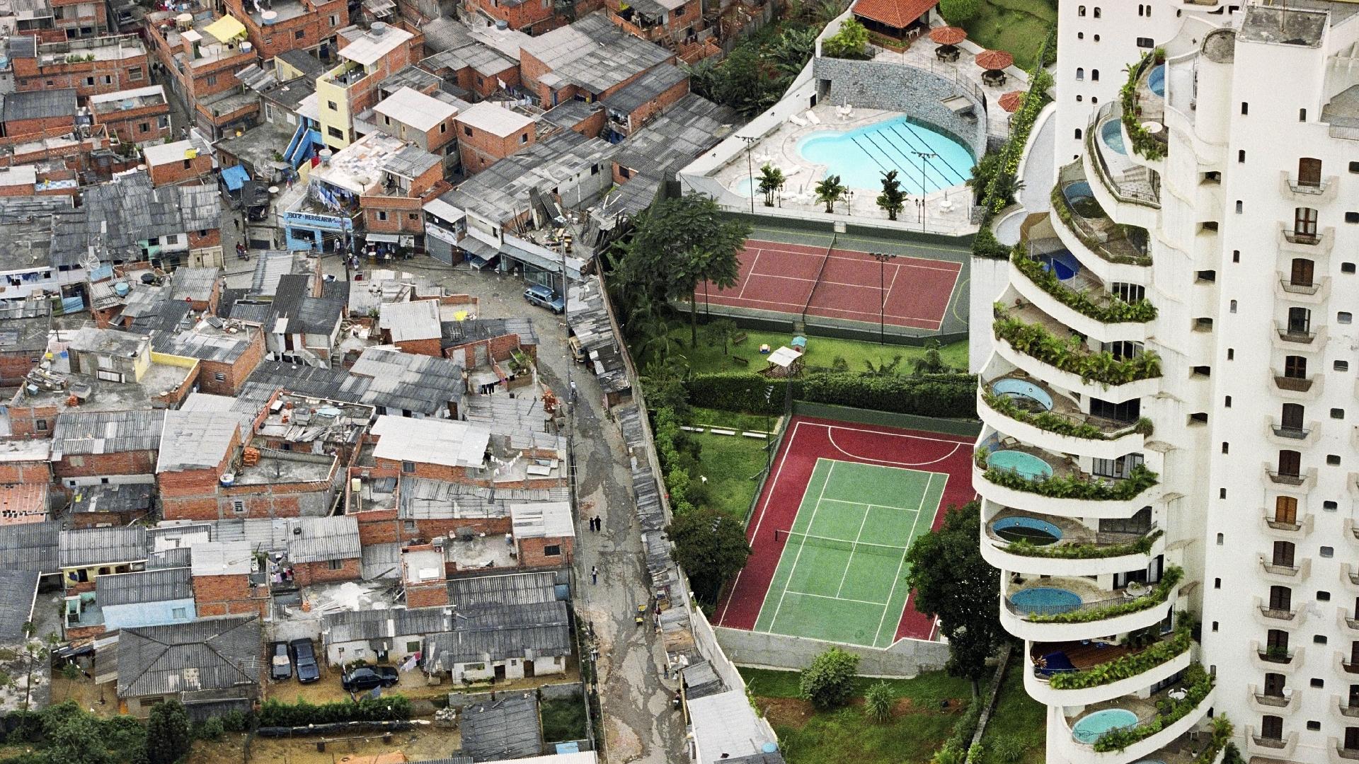 Maiores favelas do Brasil se organizam contra Covid-19: "aqui temos gestão"