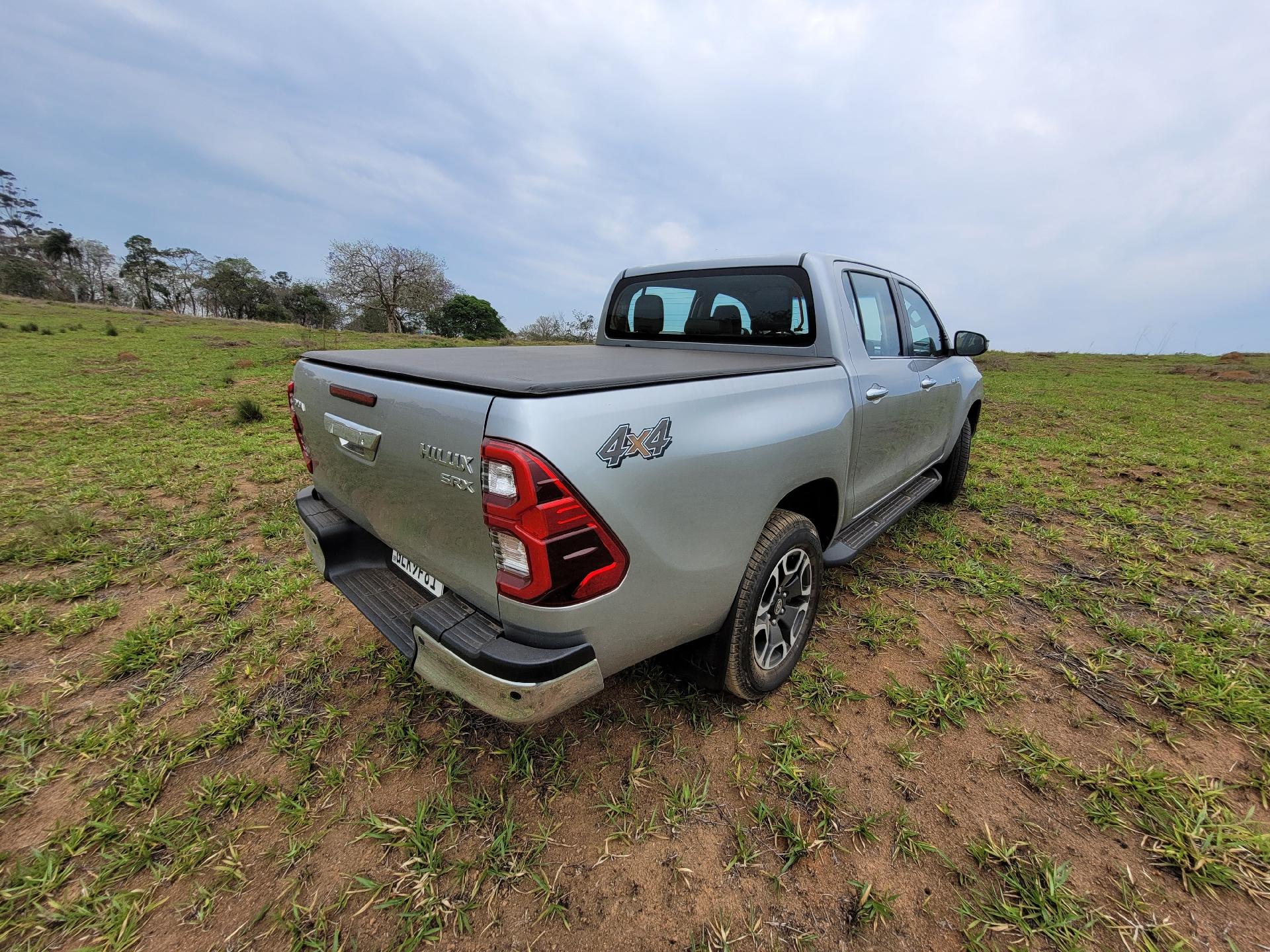 Toyota Hilux 2021 supera os 200 cv, ganha tecnologia e suspensão digna ...