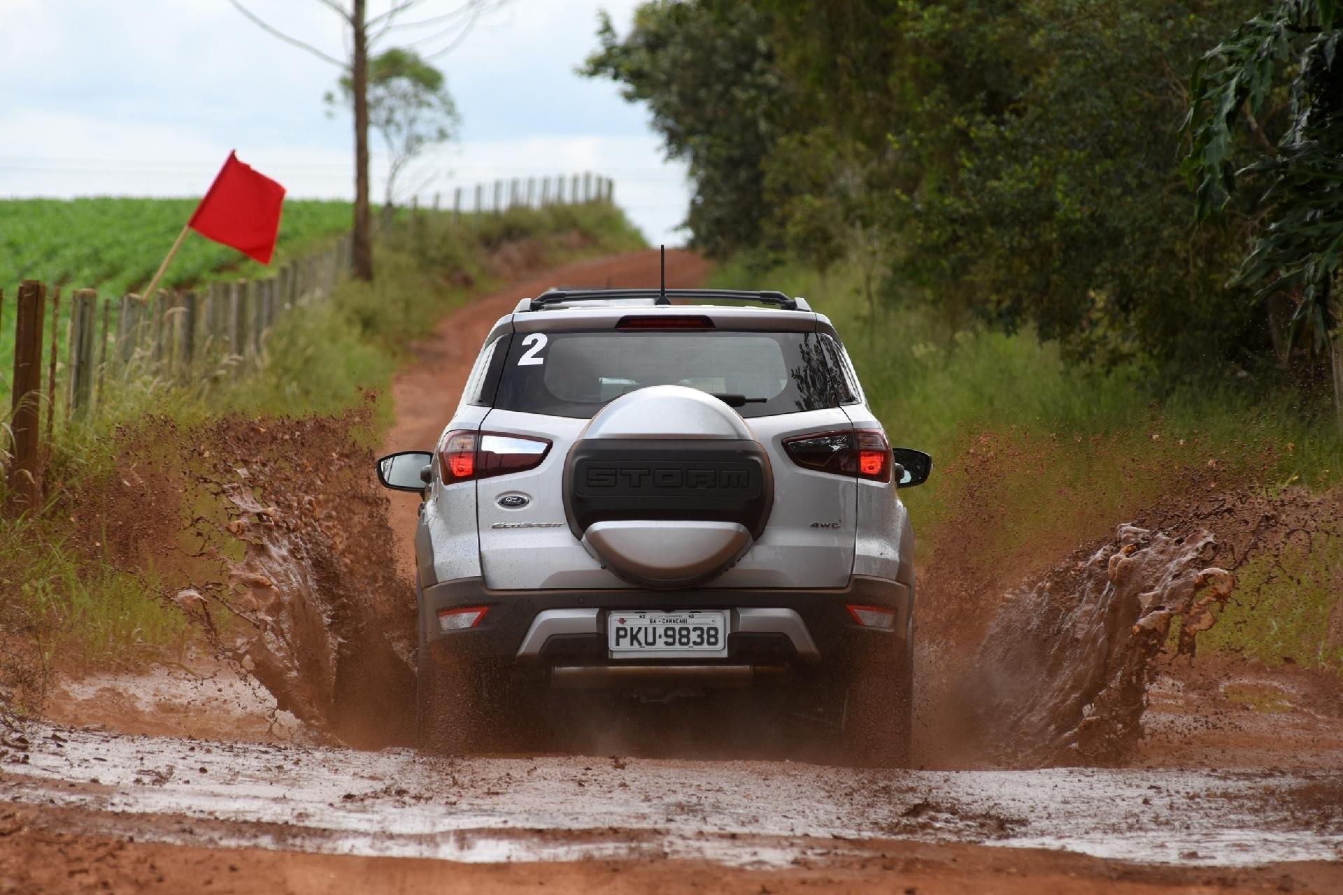 Avaliação: Ford EcoSport Storm é 4x4 "raiz" ou só faz pose? Assista