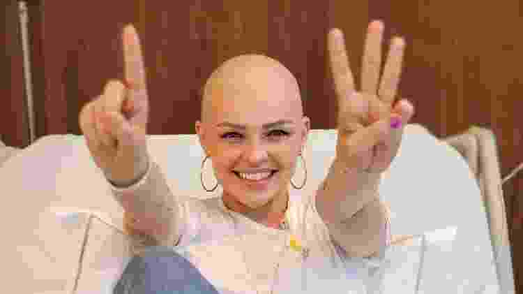 Locutora Camila Pinheiro sobre seu câncer: "Sem mama, careca e mais ...