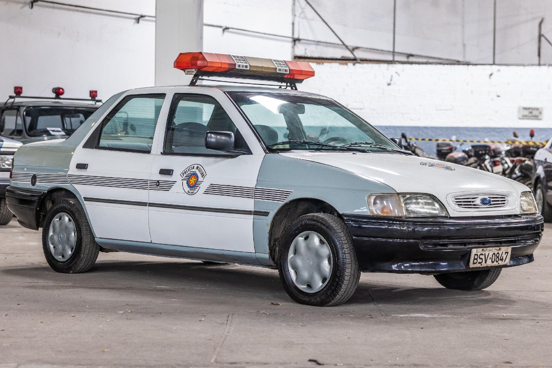 Olha o camburão: PM mantém Veraneio da Rota e último Fusca 'Baratinha'