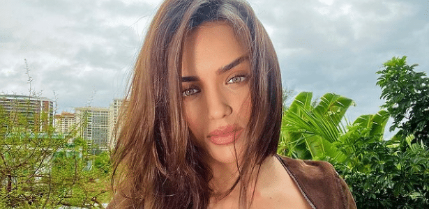 Rafa Kalimann posa em sacada e exibe belo decote: 'Faça o que é certo'