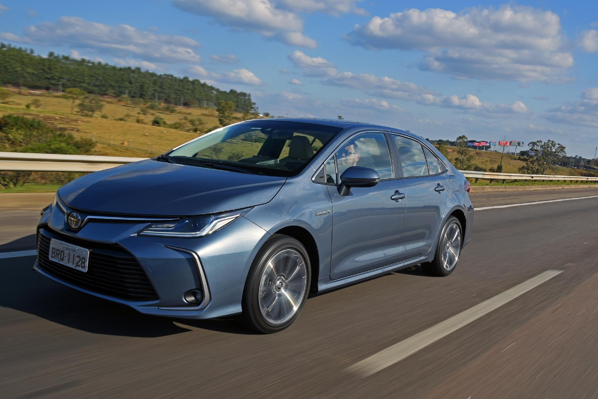 Novo Toyota Corolla: sedã vira "mini Camry" e estreia motor híbrido flex