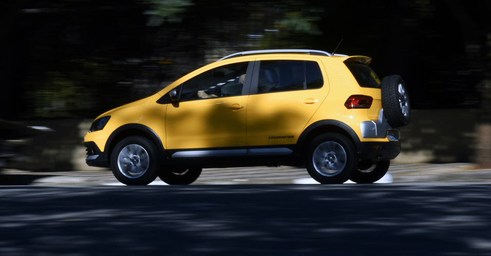 Fotos: CrossFox 2016 estreia central da Volkswagen que espelha celular ...