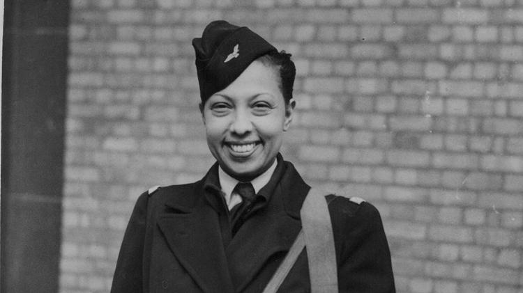 Quem foi Josephine Baker, dançarina e espiã homenageada na França