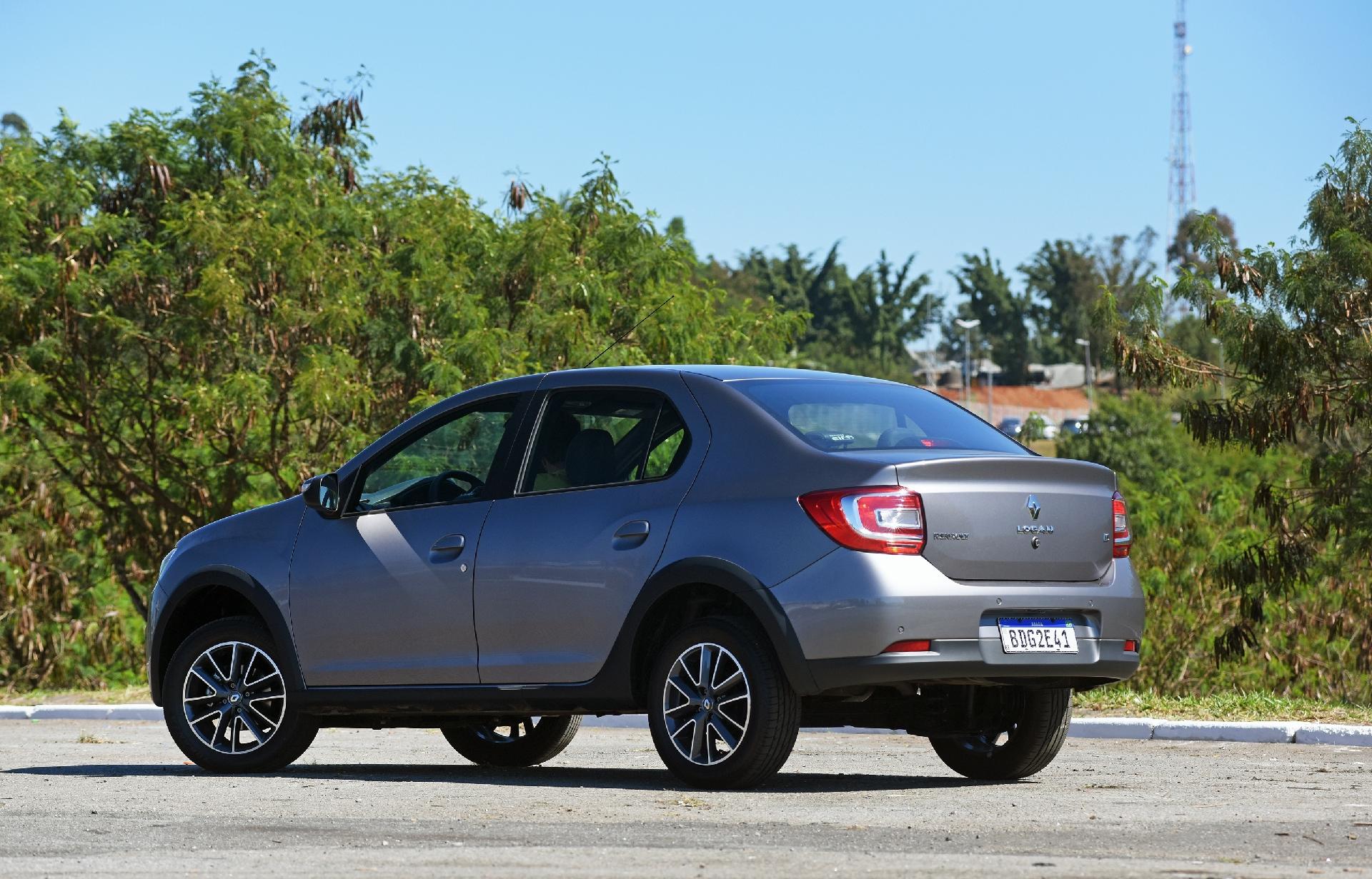 Veja como é o Renault Logan Iconic CVT