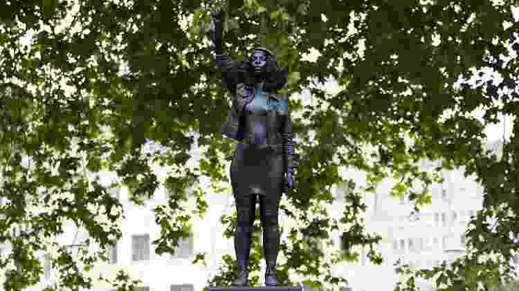 Quem é Jen Reid, manifestante que virou estátua no lugar de um ...