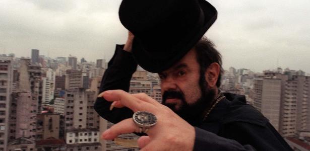 "Zé do Caixão": Space disponibiliza no YouTube série sobre o diretor ...