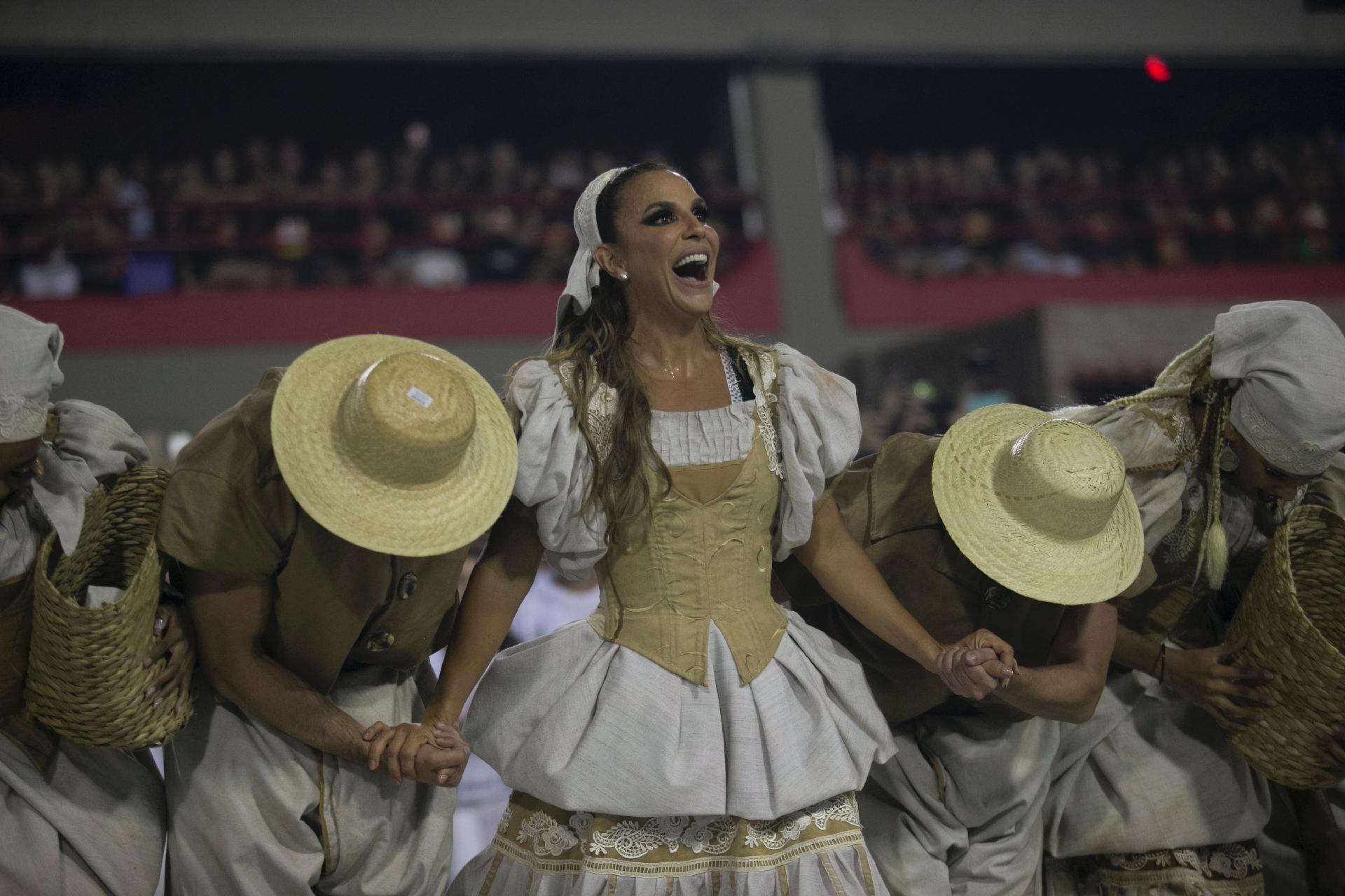 Carnaval 2017: Ivete Sangalo se emociona no desfile das campeãs do Rio ...