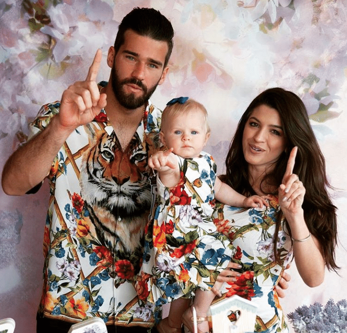 Filha de Alisson é torcedora mais fofa do jogo entre Brasil e Costa ...