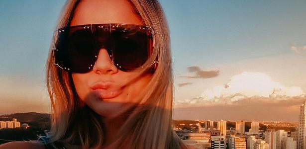 Lexa posa com óculos de R$ 5 mil da Fenty, marca da Rihanna