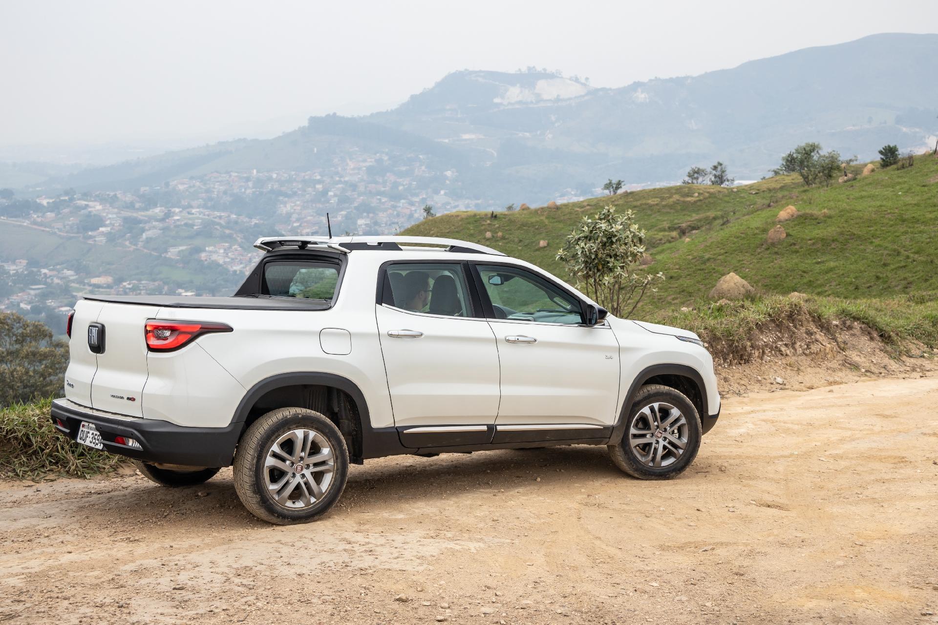 Veja como é a Fiat Toro 2020 Volcano flex