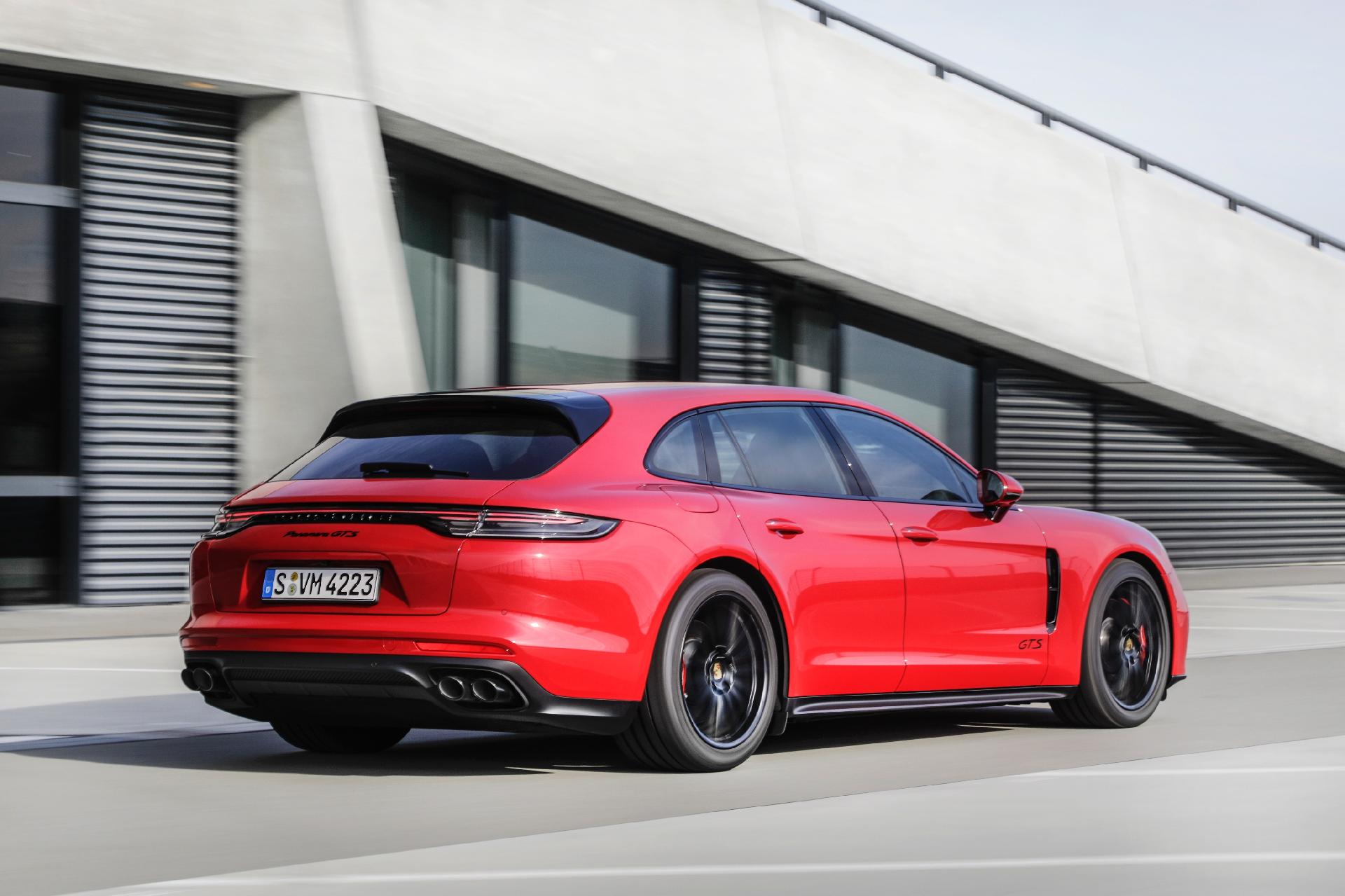 Porsche Panamera muda pouco no design, mas ganha potência e versão híbrida