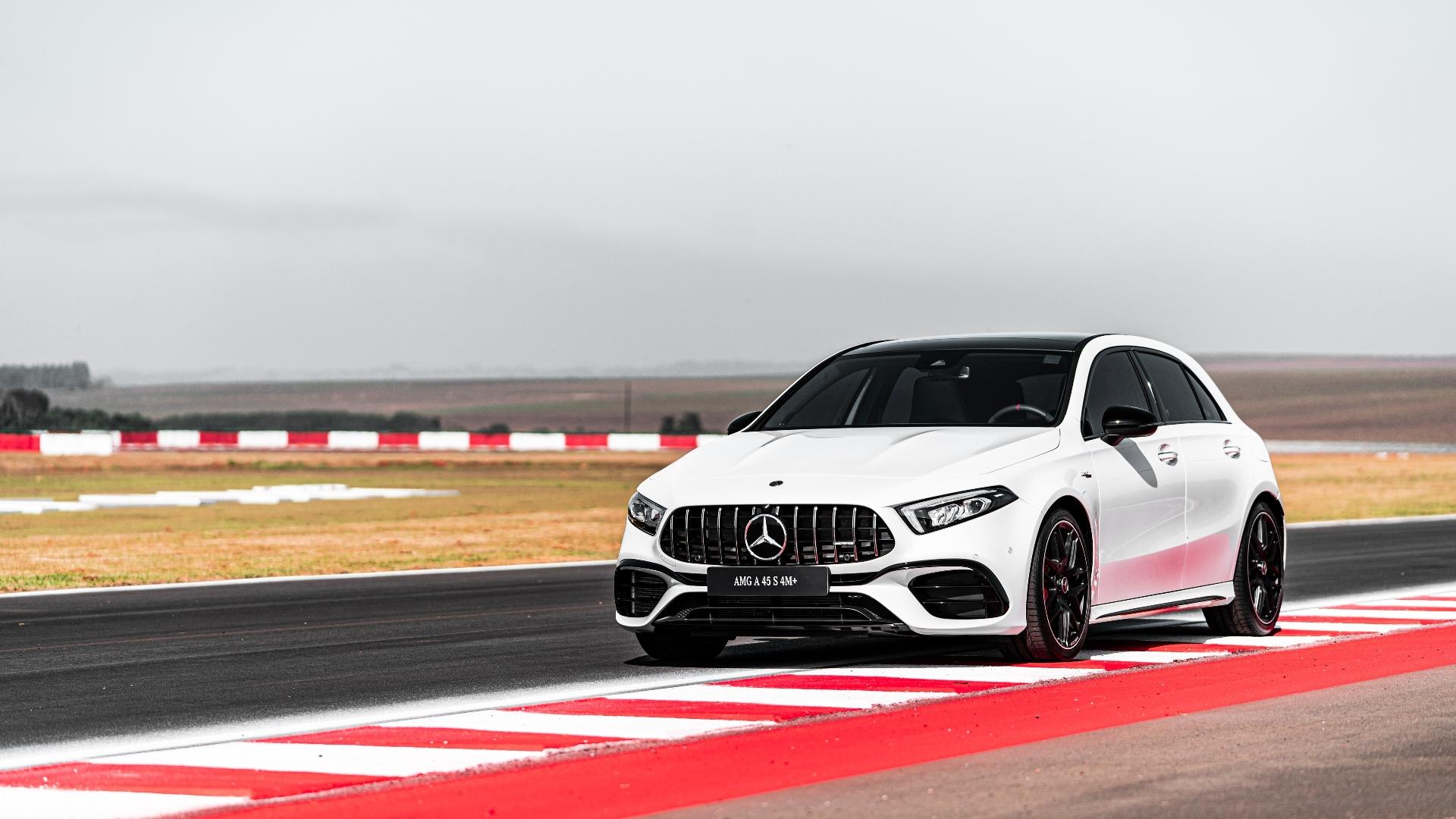 Mercedes-AMG A45 mostra porque hatches esportivos são tão legais