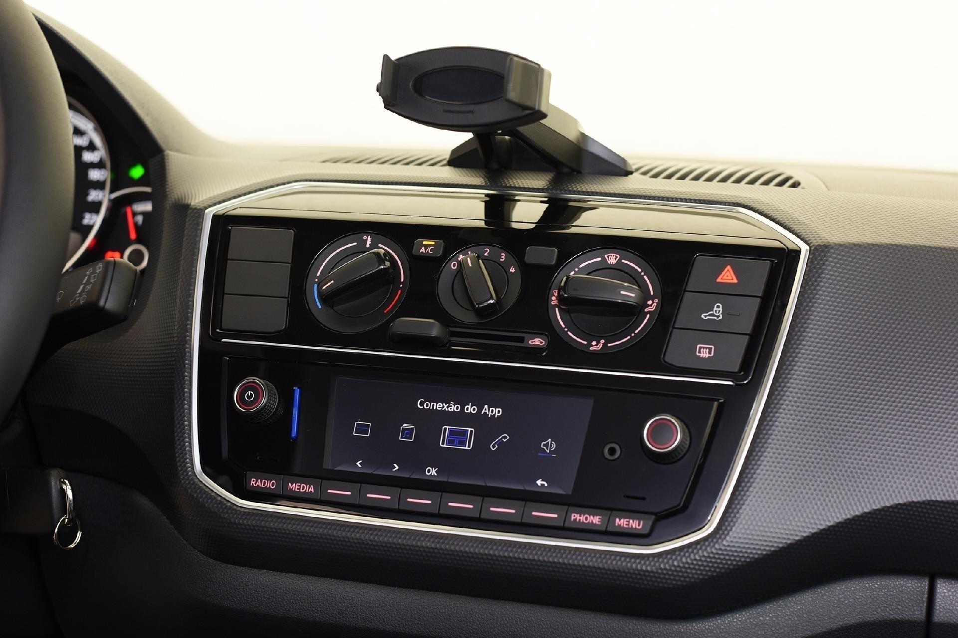 VW sobe nível do up! com versão Connect; veja como anda carro de R$ 54. ...