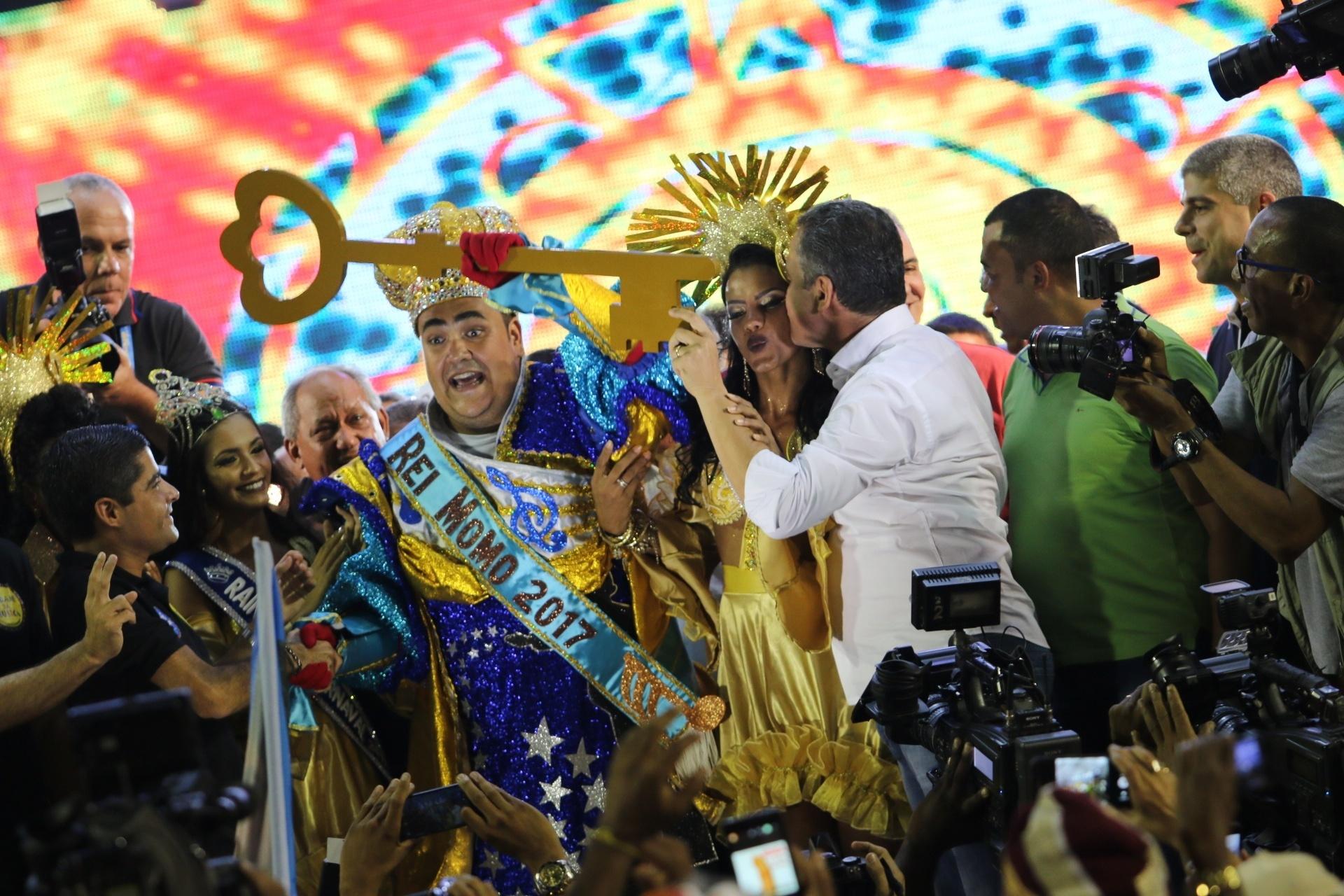 Carnaval 2017: Com chave da cidade entregue ao Rei Momo, Carnaval tem ...