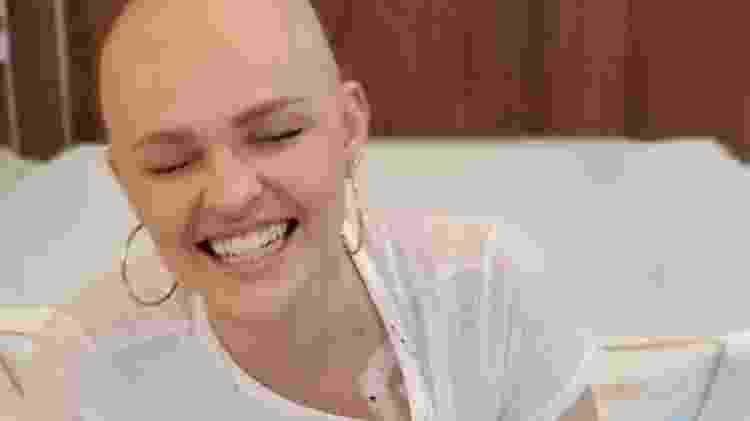 Locutora Camila Pinheiro sobre seu câncer: "Sem mama, careca e mais ...