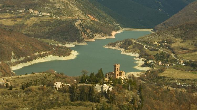 Conheça 10 lagos fora das rotas clássicas da Itália - 05/06/2020 - UOL ...