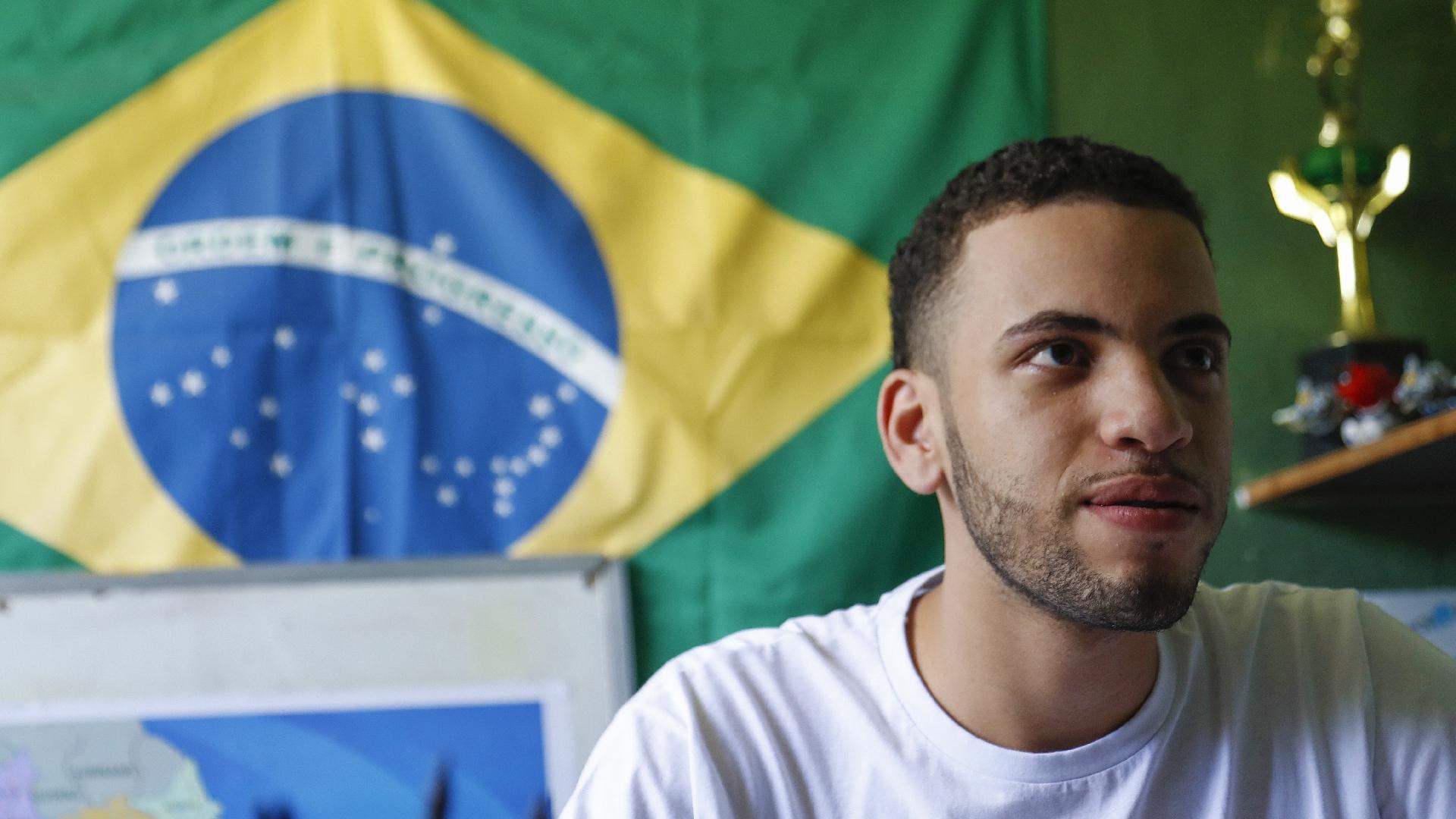 Em uma das comunidades mais pobres do Rio, Felipe Rocha mostra um novo ...