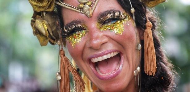Cordão do Boitatá se concentra para desfile no centro do Rio de Janeiro ...