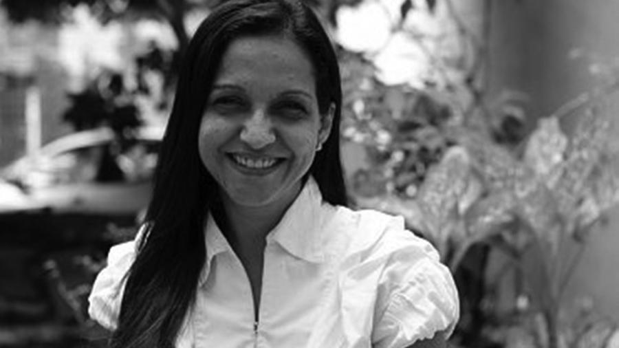 Iara Riça, dubladora da Arlequina, tem morte cerebral aos 56 anos