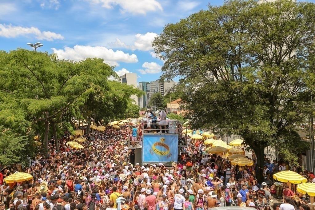 Com Fernanda Paes Leme e Mariana Aydar, bloco Casa Comigo lota a Faria ...