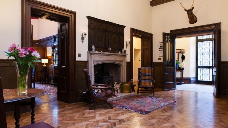 Conheça casas icônicas de filmes e séries para alugar nas próximas ...