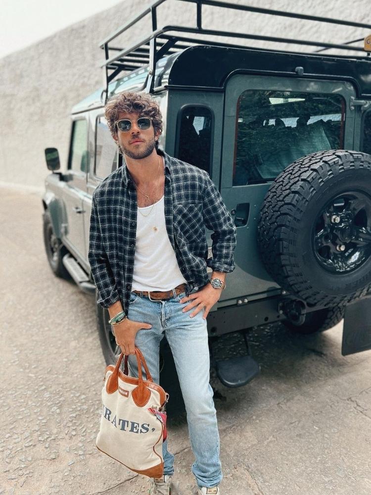Além das telinhas, Chay Suede rouba a cena com seu estilo