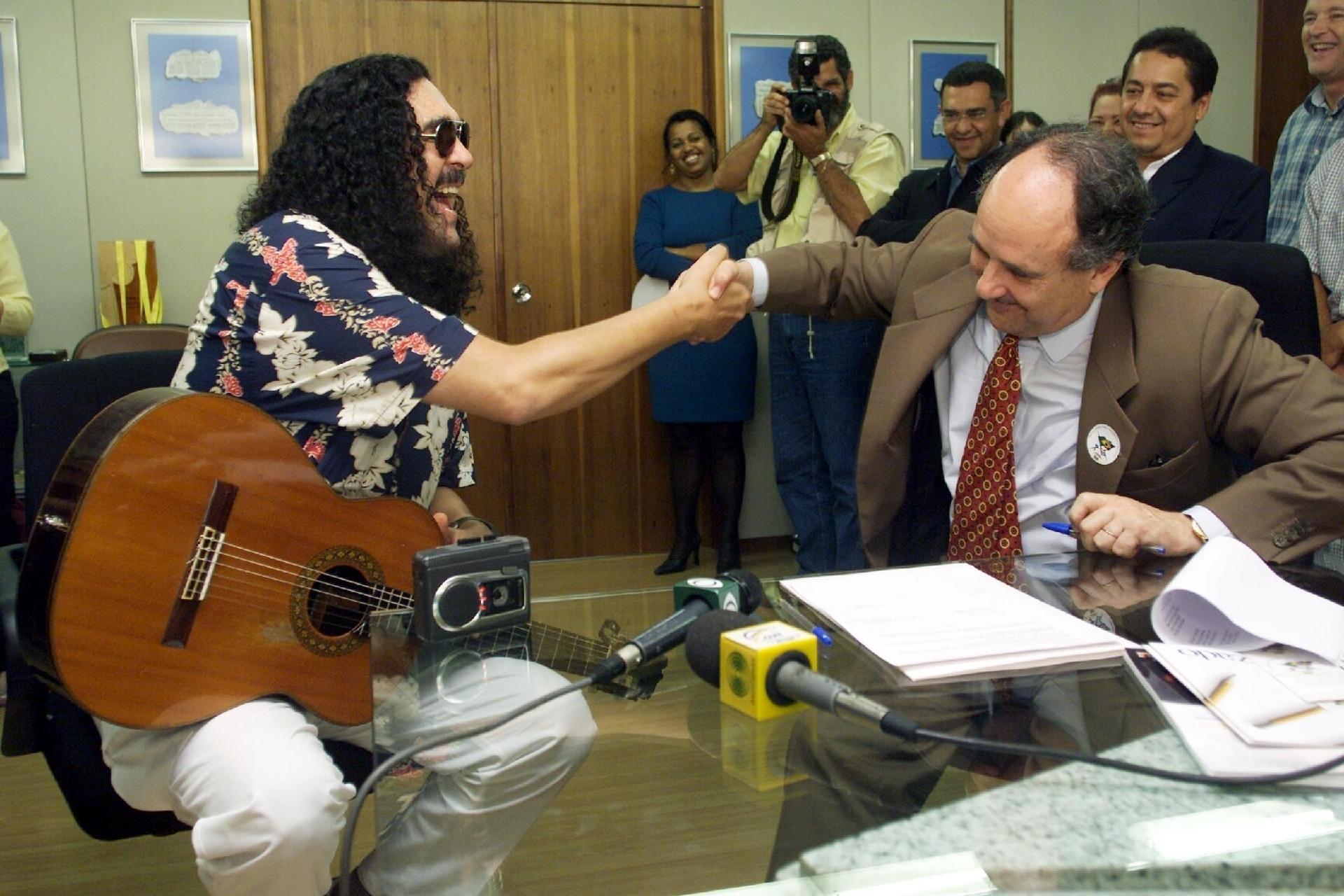 Morre Moraes Moreira, cantor e integrante dos Novos Baianos, aos 72 ...