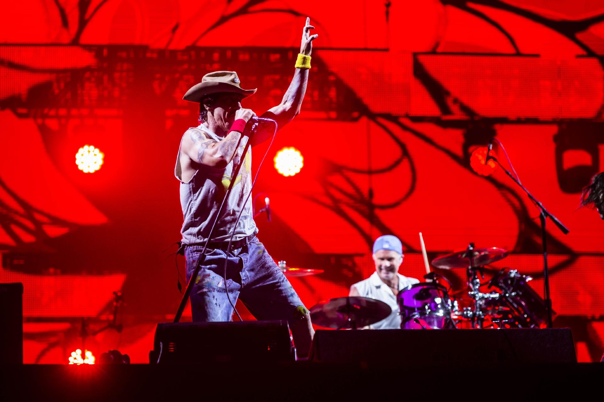 Rock in Rio: Red Hot faz show padrão, empolga e também irrita público