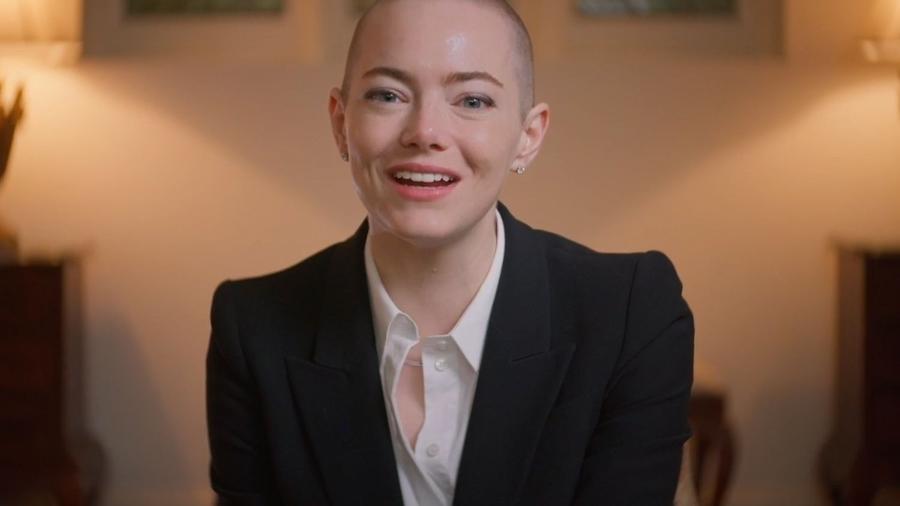 Emma Stone raspa a cabeça e faz pedido ao diretor de Bugonia