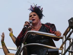 Alessandra Negrini no Carnaval: Associação indígena sai em defesa da atriz