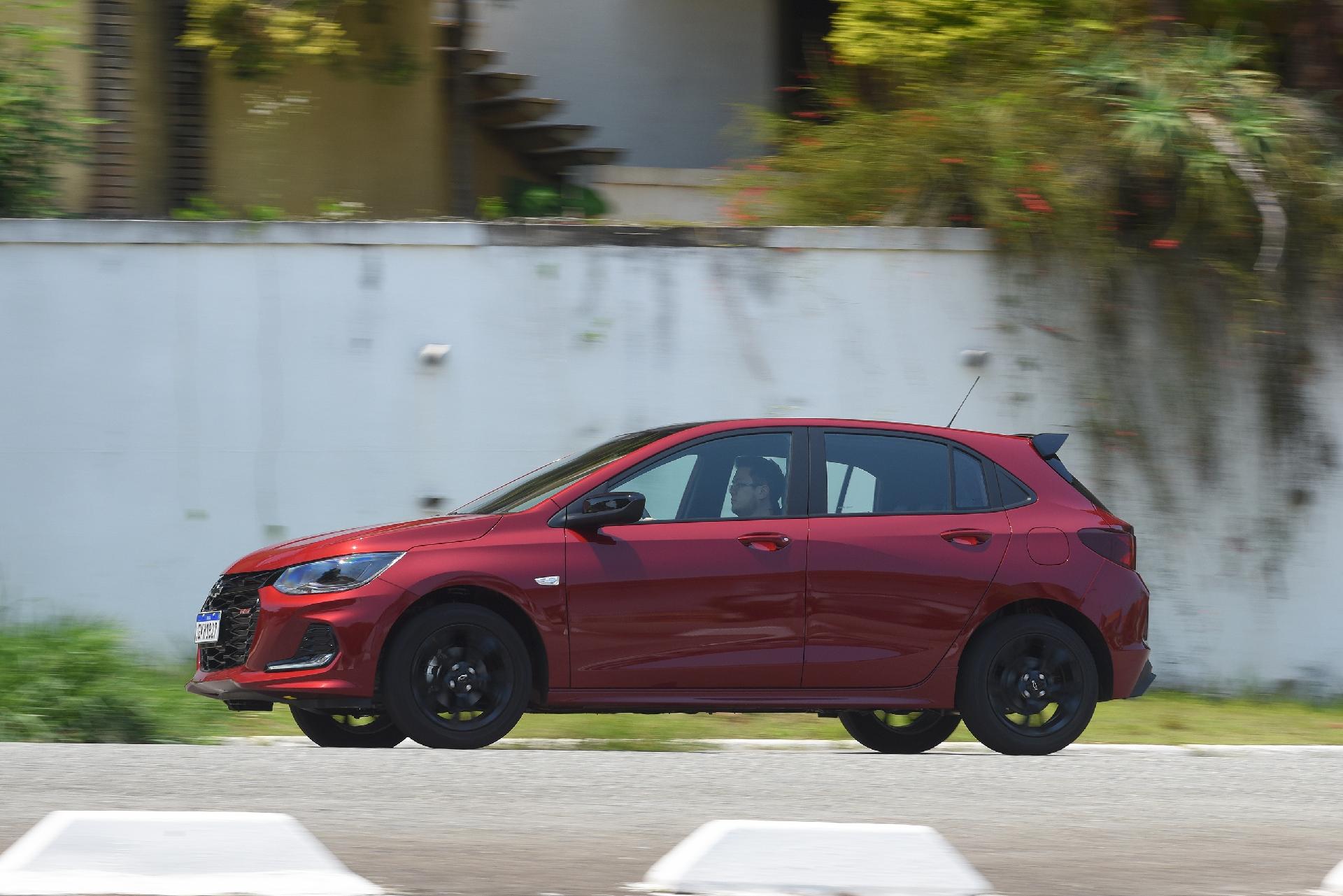 Chevrolet Onix RS: avaliamos a nova versão da linha 2021 do líder de vendas