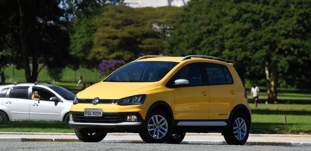 Fotos: CrossFox 2016 estreia central da Volkswagen que espelha celular ...